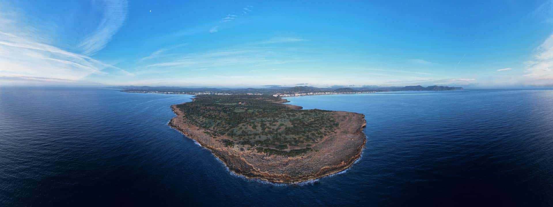 Cala Millor, a huge sandy beach with unforgettable turquoise waters ...