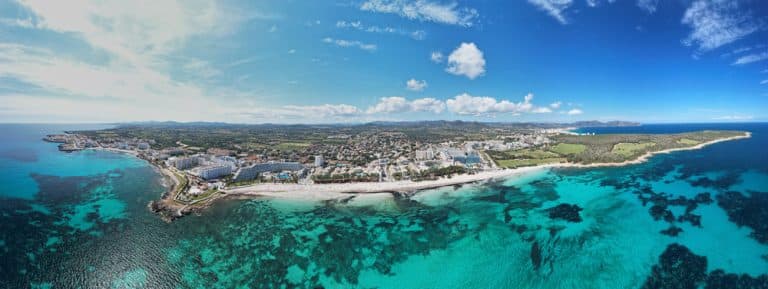 Cala Millor, a huge sandy beach with unforgettable turquoise waters ...